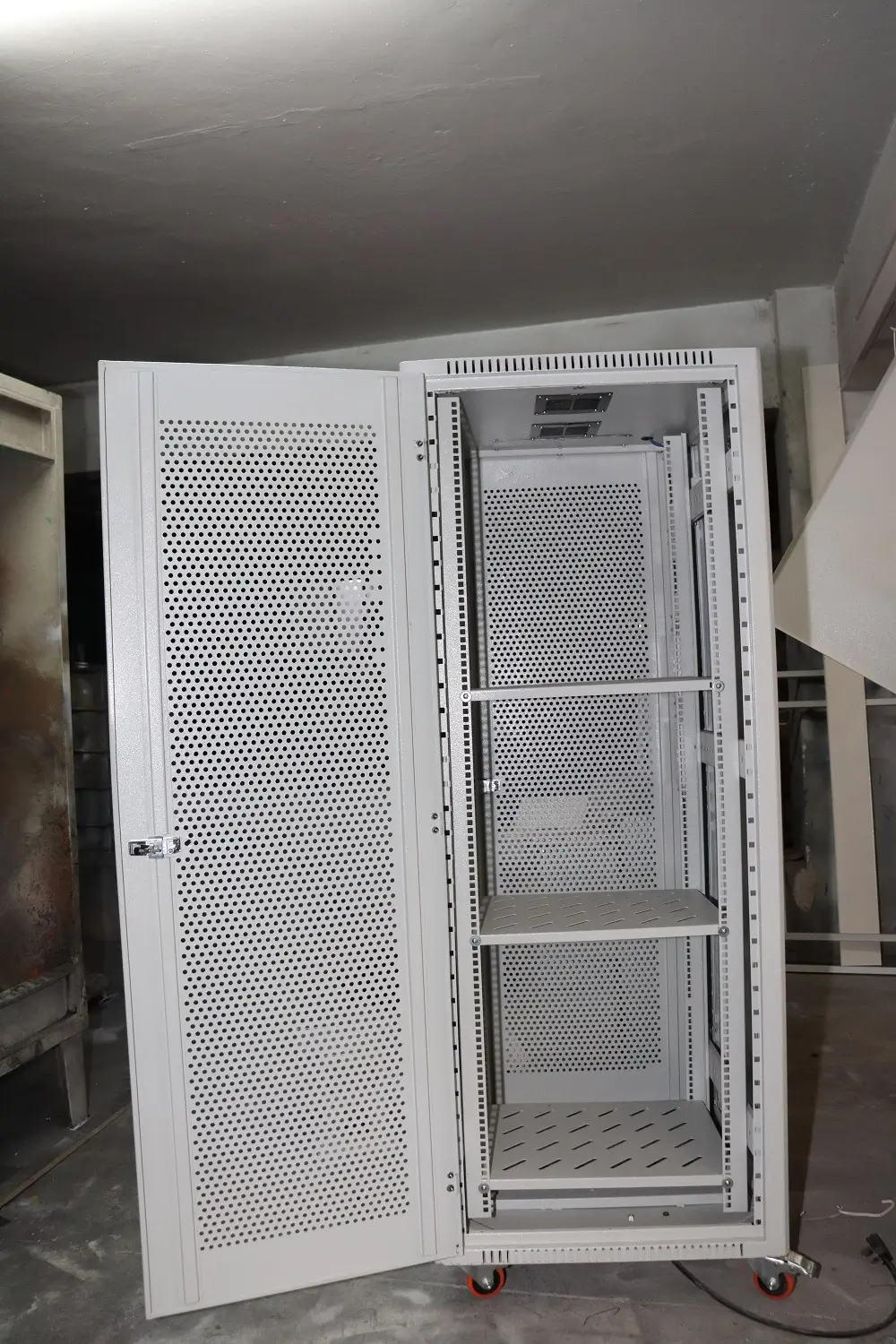 15U Network Data Cabinet 800x660x800mm Free Standing - Duff Engineering Ltd
